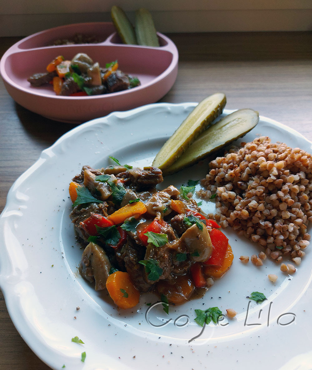 Gulasz wołowy z kaszą gryczaną - Co je Lila